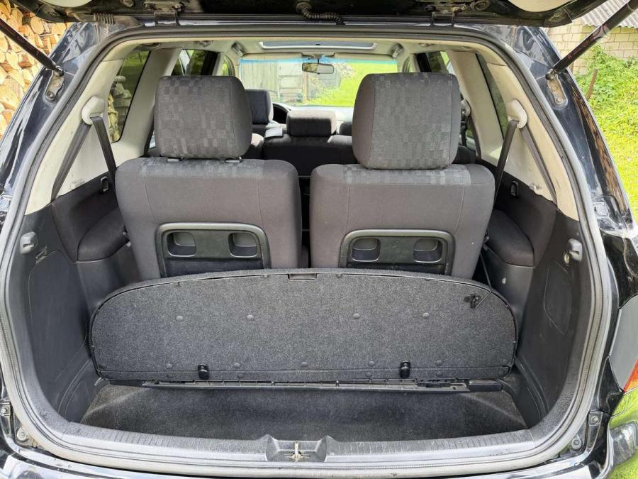 Black Toyota avensis-verso 2004 in Jonava, with an engine capacity of 2.00 L and mileage of 298 thousand km for 1850 €, photo 18 on AUTOMOTO.COM.LV