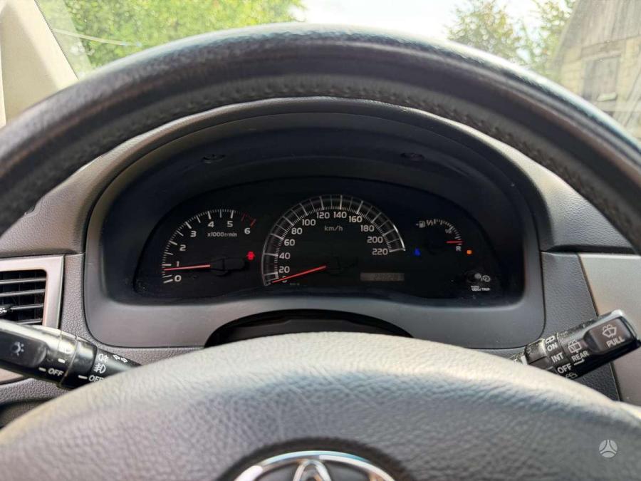 Black Toyota avensis-verso 2004 in Jonava, with an engine capacity of 2.00 L and mileage of 298 thousand km for 1850 €, photo 21 on AUTOMOTO.COM.LV