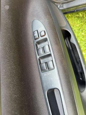 Black Toyota avensis-verso 2004 in Jonava, with an engine capacity of 2.00 L and mileage of 298 thousand km for 1850 €, photo 23 on AUTOMOTO.COM.LV
