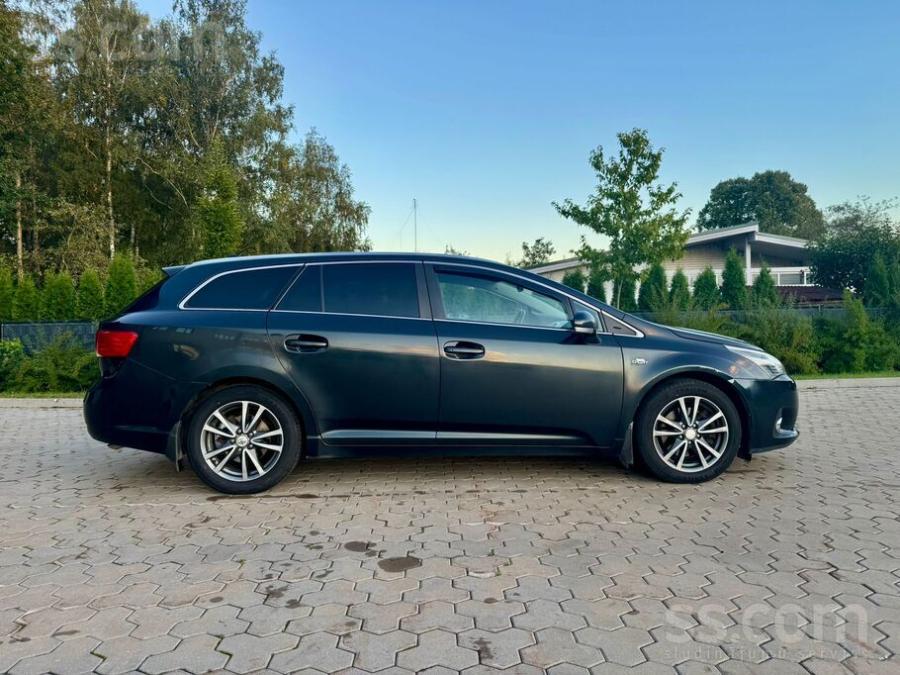 Melns Toyota avensis-verso 2013 Rīga, ar dzinēja tilpumu 2.20 L un nobraukumu 480 tūkst. km par 3100 €, foto 6 vietnē AUTOMOTO.COM.LV