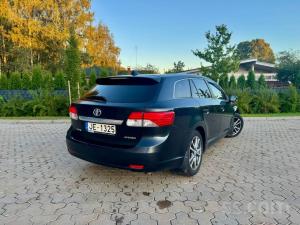 Melns Toyota avensis-verso 2013 Rīga, ar dzinēja tilpumu 2.20 L un nobraukumu 480 tūkst. km par 3100 €, foto 7 vietnē AUTOMOTO.COM.LV