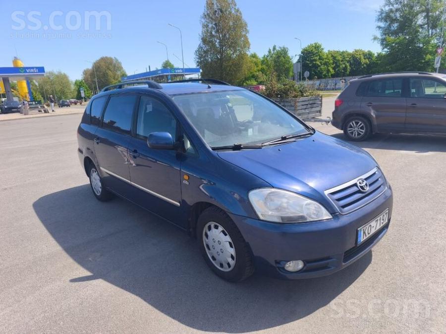 Zils Toyota avensis-verso 2001 Liepāja, ar dzinēja tilpumu 2.00 L un nobraukumu 285 tūkst. km par 1800 €, foto 1 vietnē AUTOMOTO.COM.LV