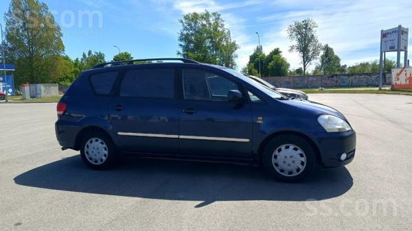 Zils Toyota avensis-verso 2001 Liepāja, ar dzinēja tilpumu 2.00 L un nobraukumu 285 tūkst. km par 1800 €, foto 2 vietnē AUTOMOTO.COM.LV