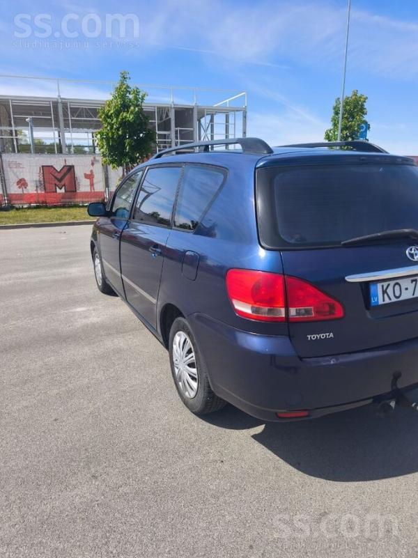 Zils Toyota avensis-verso 2001 Liepāja, ar dzinēja tilpumu 2.00 L un nobraukumu 285 tūkst. km par 1800 €, foto 6 vietnē AUTOMOTO.COM.LV