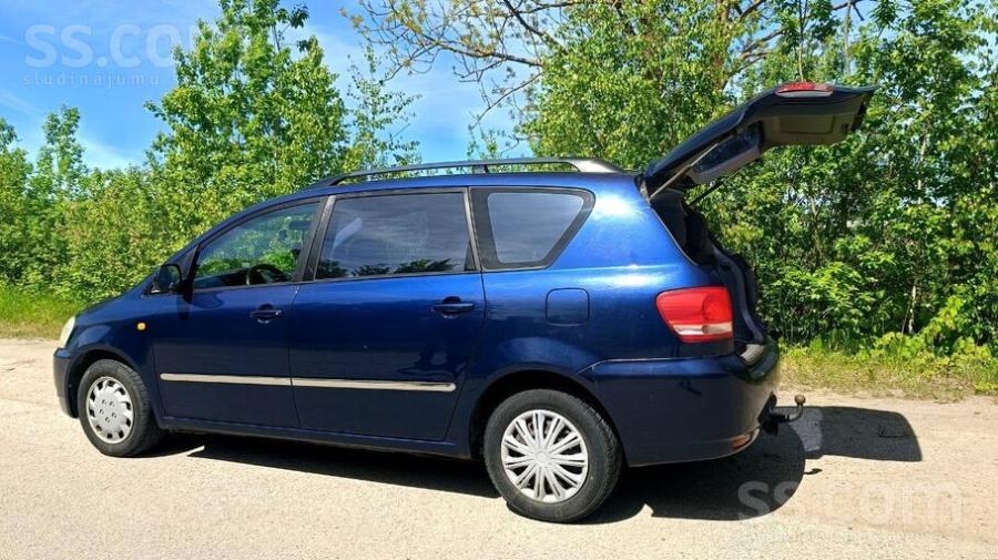 Zils Toyota avensis-verso 2001 Liepāja, ar dzinēja tilpumu 2.00 L un nobraukumu 285 tūkst. km par 1800 €, foto 8 vietnē AUTOMOTO.COM.LV