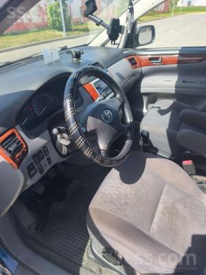 Zils Toyota avensis-verso 2001 Liepāja, ar dzinēja tilpumu 2.00 L un nobraukumu 285 tūkst. km par 1800 €, foto 9 vietnē AUTOMOTO.COM.LV
