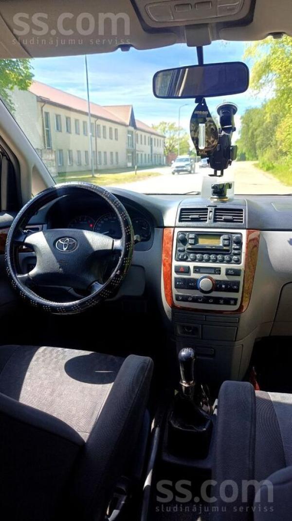 Zils Toyota avensis-verso 2001 Liepāja, ar dzinēja tilpumu 2.00 L un nobraukumu 285 tūkst. km par 1800 €, foto 9 vietnē AUTOMOTO.COM.LV