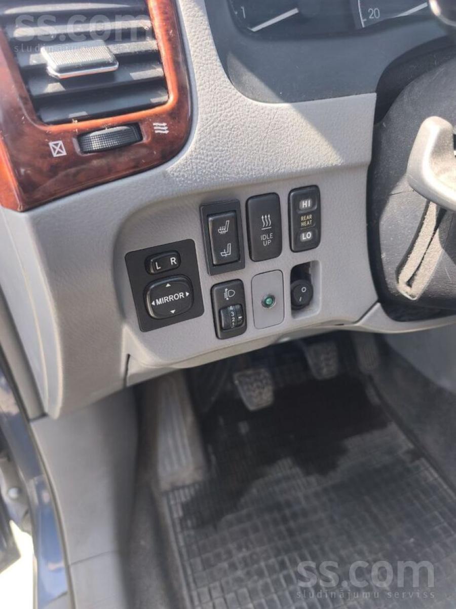Zils Toyota avensis-verso 2001 Liepāja, ar dzinēja tilpumu 2.00 L un nobraukumu 285 tūkst. km par 1800 €, foto 14 vietnē AUTOMOTO.COM.LV