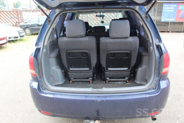 Blue Toyota avensis-verso 2001 in Liepaja, with an engine capacity of 2.00 L and mileage of 288 thousand km for 1700 €, photo 5 on AUTOMOTO.COM.LV