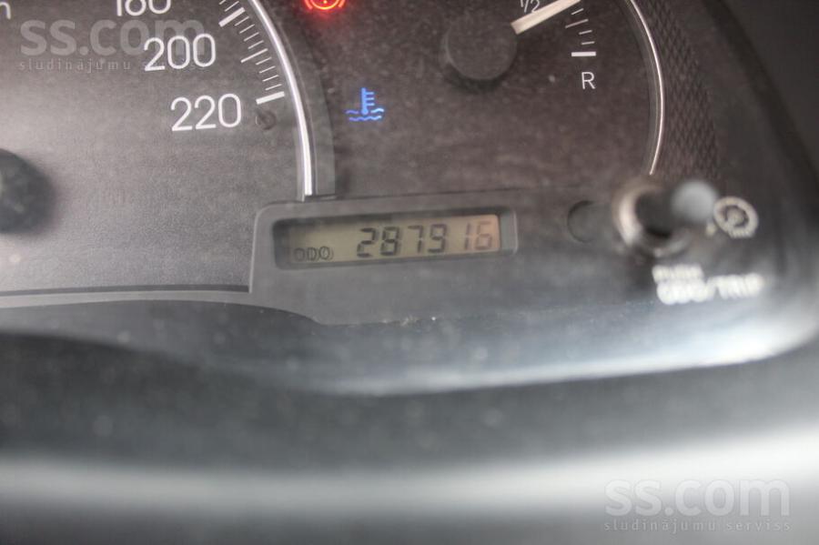 Zils Toyota avensis-verso 2001 Liepāja, ar dzinēja tilpumu 2.00 L un nobraukumu 288 tūkst. km par 1700 €, foto 14 vietnē AUTOMOTO.COM.LV