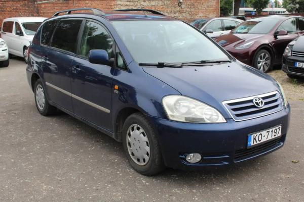 Zils Toyota avensis-verso 2001 Liepāja, ar dzinēja tilpumu 2.00 L un nobraukumu 288 tūkst. km par 1700 €, foto 1 vietnē AUTOMOTO.COM.LV
