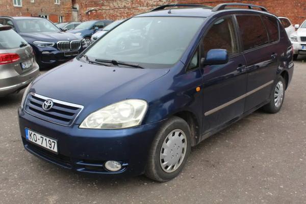 Zils Toyota avensis-verso 2001 Liepāja, ar dzinēja tilpumu 2.00 L un nobraukumu 288 tūkst. km par 1700 €, foto 2 vietnē AUTOMOTO.COM.LV