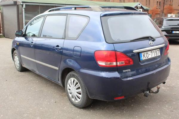Zils Toyota avensis-verso 2001 Liepāja, ar dzinēja tilpumu 2.00 L un nobraukumu 288 tūkst. km par 1700 €, foto 3 vietnē AUTOMOTO.COM.LV