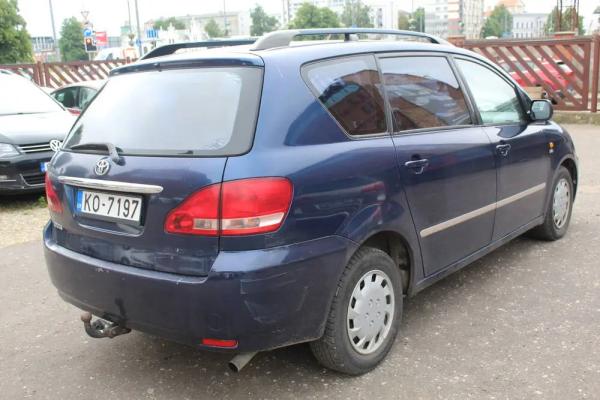 Zils Toyota avensis-verso 2001 Liepāja, ar dzinēja tilpumu 2.00 L un nobraukumu 288 tūkst. km par 1700 €, foto 4 vietnē AUTOMOTO.COM.LV