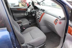Blue Toyota avensis-verso 2001 in Liepaja, with an engine capacity of 2.00 L and mileage of 288 thousand km for 1700 €, photo 10 on AUTOMOTO.COM.LV