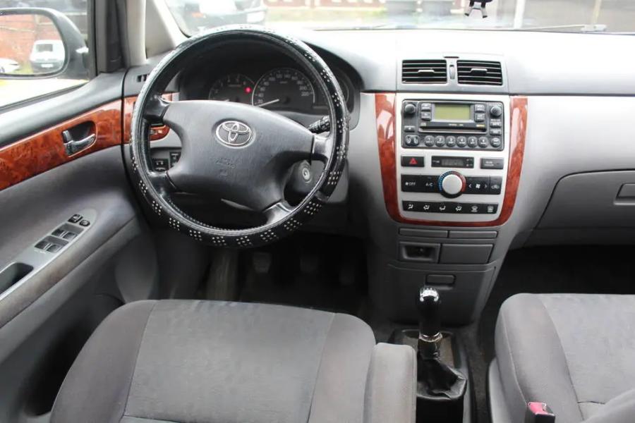 Blue Toyota avensis-verso 2001 in Liepaja, with an engine capacity of 2.00 L and mileage of 288 thousand km for 1700 €, photo 11 on AUTOMOTO.COM.LV
