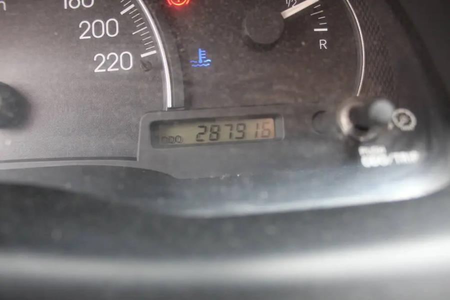 Blue Toyota avensis-verso 2001 in Liepaja, with an engine capacity of 2.00 L and mileage of 288 thousand km for 1700 €, photo 14 on AUTOMOTO.COM.LV