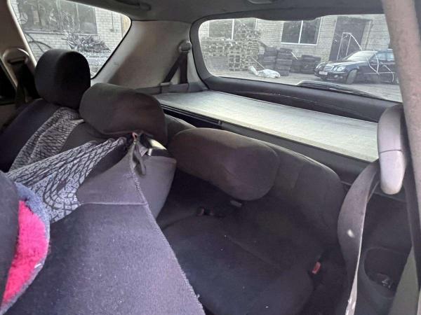 Blue Toyota avensis-verso 2001 in Sirvintos, with an engine capacity of 2.00 L and mileage of 300 thousand km for 900 €, photo 6 on AUTOMOTO.COM.LV
