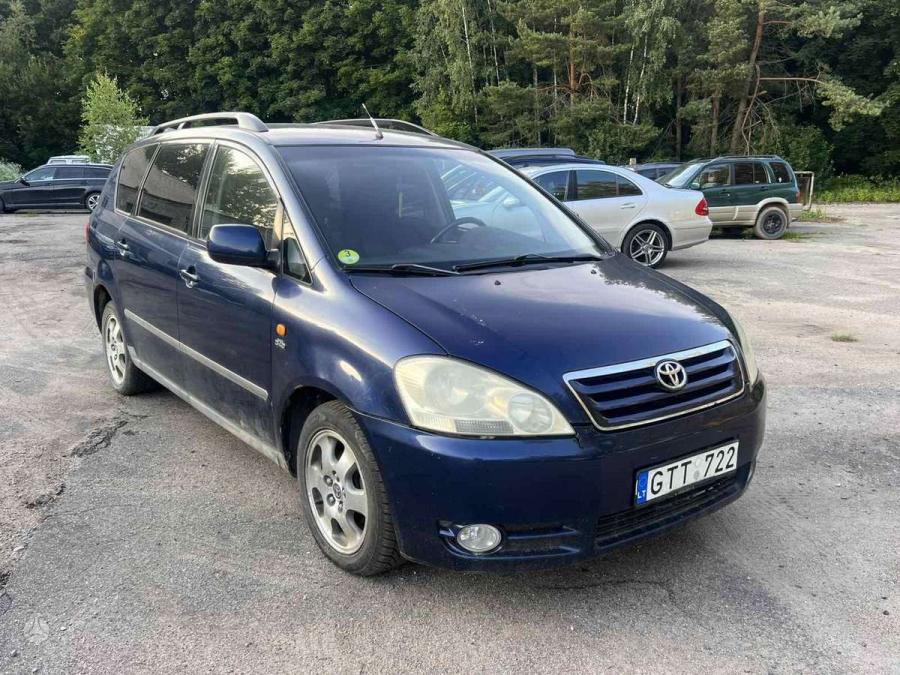 Синий Тойота Авенсис Версо 2001 в Ширвинтос, объемом двигателя 2.00 л и пробегом 300 тыс. км за 800 €, фото 1 на AUTOMOTO.COM.LV