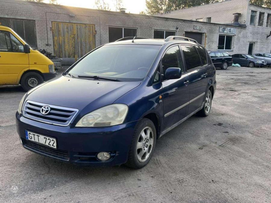 Синий Тойота Авенсис Версо 2001 в Ширвинтос, объемом двигателя 2.00 л и пробегом 300 тыс. км за 800 €, фото 3 на AUTOMOTO.COM.LV