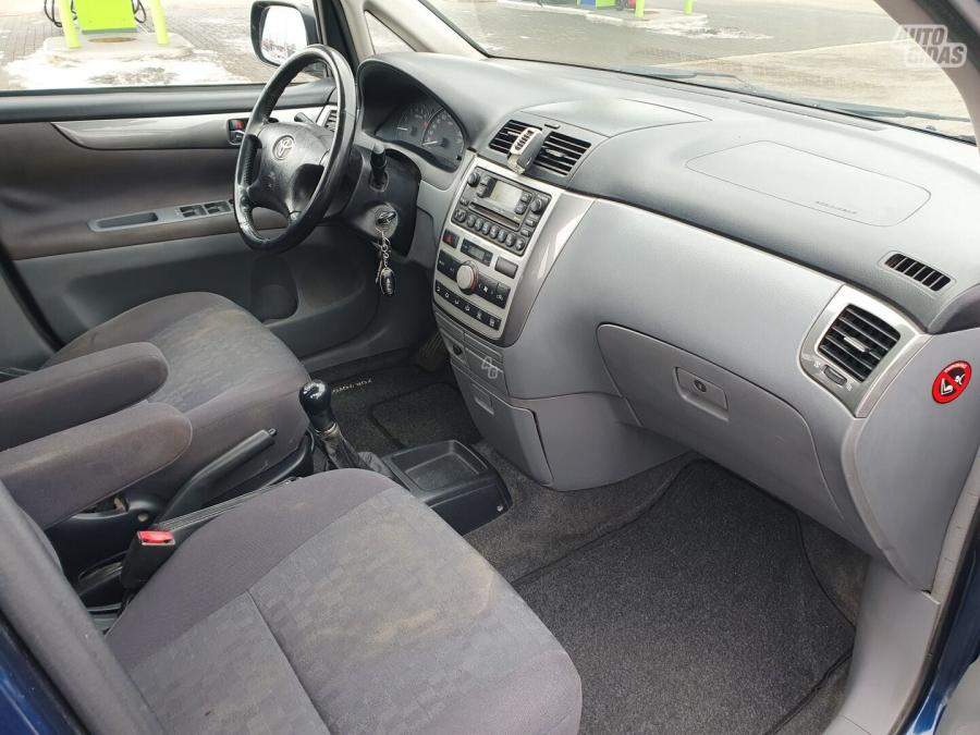 Zils Toyota avensis-verso 2003 Kauņa, ar dzinēja tilpumu 2.00 L un nobraukumu 223 tūkst. km par 1550 €, foto 8 vietnē AUTOMOTO.COM.LV