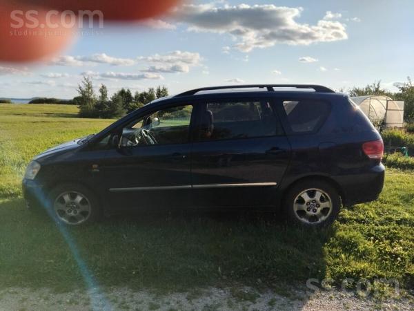 Zils Toyota avensis-verso 2003 Rēzekne, ar dzinēja tilpumu 2.00 L un nobraukumu 348 tūkst. km par 1790 €, foto 1 vietnē AUTOMOTO.COM.LV