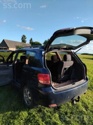 Zils Toyota avensis-verso 2003 Rēzekne, ar dzinēja tilpumu 2.00 L un nobraukumu 348 tūkst. km par 1790 €, foto 6 vietnē AUTOMOTO.COM.LV