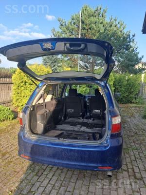 Zils Toyota avensis-verso 2004 Rīga, ar dzinēja tilpumu 2.00 L un nobraukumu 411 tūkst. km par 1000 €, foto 5 vietnē AUTOMOTO.COM.LV