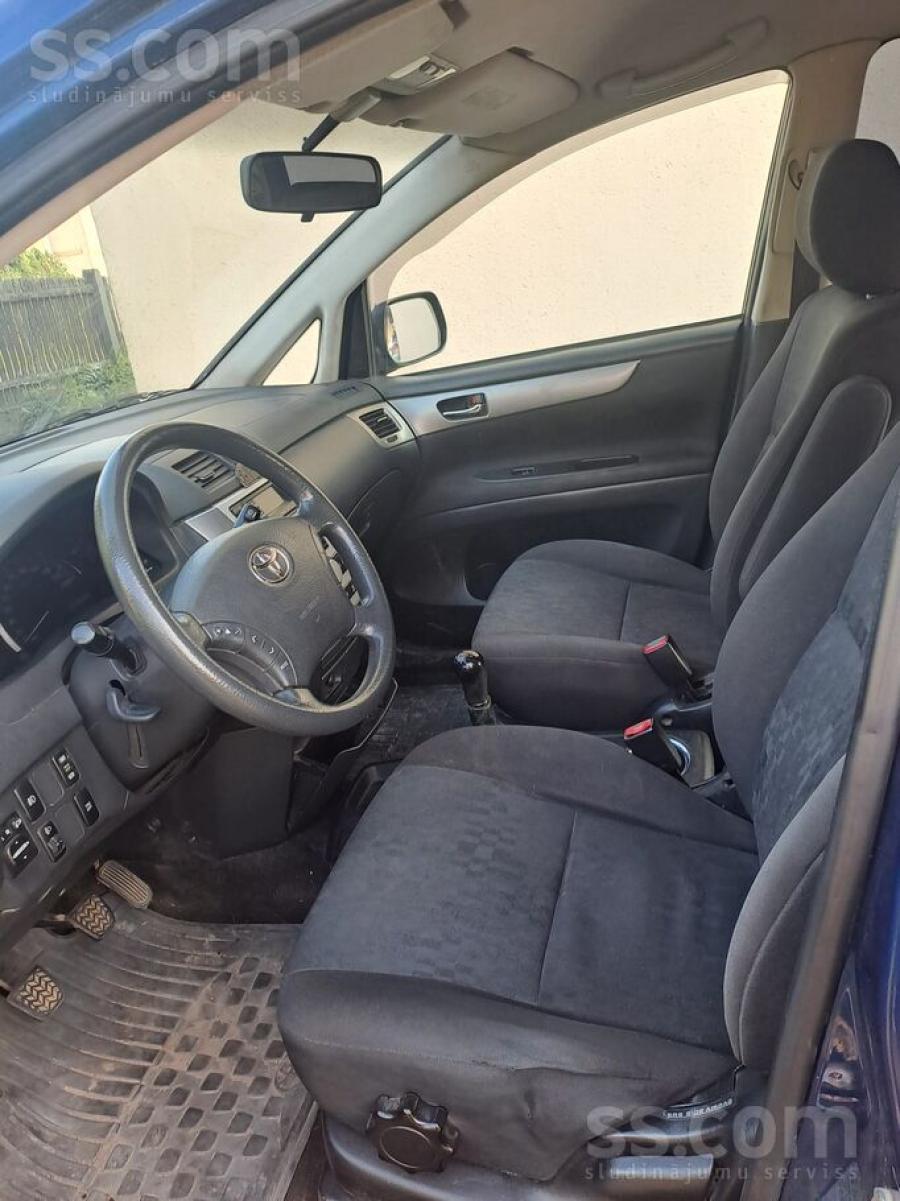 Zils Toyota avensis-verso 2004 Rīga, ar dzinēja tilpumu 2.00 L un nobraukumu 411 tūkst. km par 1000 €, foto 6 vietnē AUTOMOTO.COM.LV