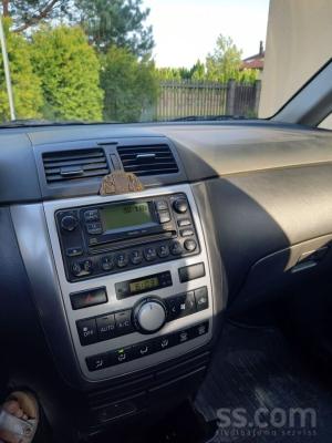 Zils Toyota avensis-verso 2004 Rīga, ar dzinēja tilpumu 2.00 L un nobraukumu 411 tūkst. km par 1000 €, foto 7 vietnē AUTOMOTO.COM.LV