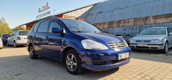Blue Toyota avensis-verso 2005 in Valmiera, with an engine capacity of 2.00 L and mileage of 3057 thousand km for 1900 €, photo 1 on AUTOMOTO.COM.LV