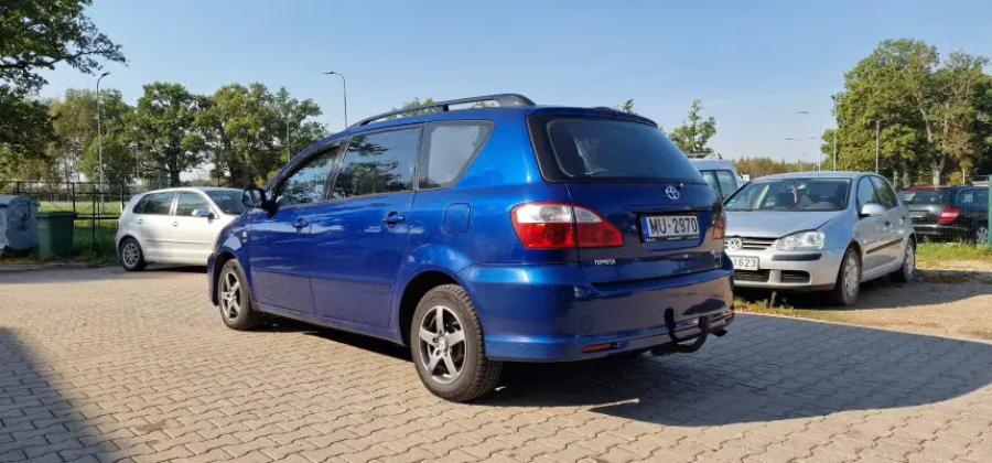 Blue Toyota avensis-verso 2005 in Valmiera, with an engine capacity of 2.00 L and mileage of 3057 thousand km for 1900 €, photo 5 on AUTOMOTO.COM.LV