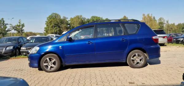 Blue Toyota avensis-verso 2005 in Valmiera, with an engine capacity of 2.00 L and mileage of 3057 thousand km for 1900 €, photo 5 on AUTOMOTO.COM.LV