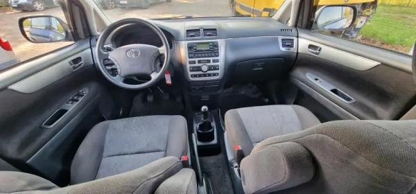 Blue Toyota avensis-verso 2005 in Valmiera, with an engine capacity of 2.00 L and mileage of 3057 thousand km for 1900 €, photo 8 on AUTOMOTO.COM.LV