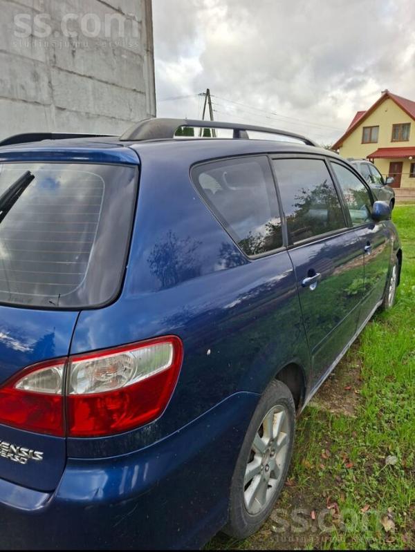 Zils Toyota avensis-verso 2005 Bauska, ar dzinēja tilpumu 2.00 L un nobraukumu 371 tūkst. km par 1300 €, foto 4 vietnē AUTOMOTO.COM.LV