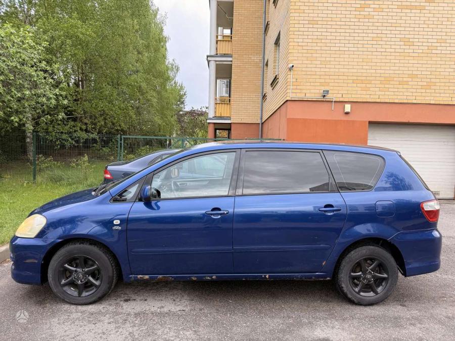 Blue Toyota avensis-verso 2004 in Vilnius, with an engine capacity of 2.00 L and mileage of 418 thousand km for 750 €, photo 3 on AUTOMOTO.COM.LV