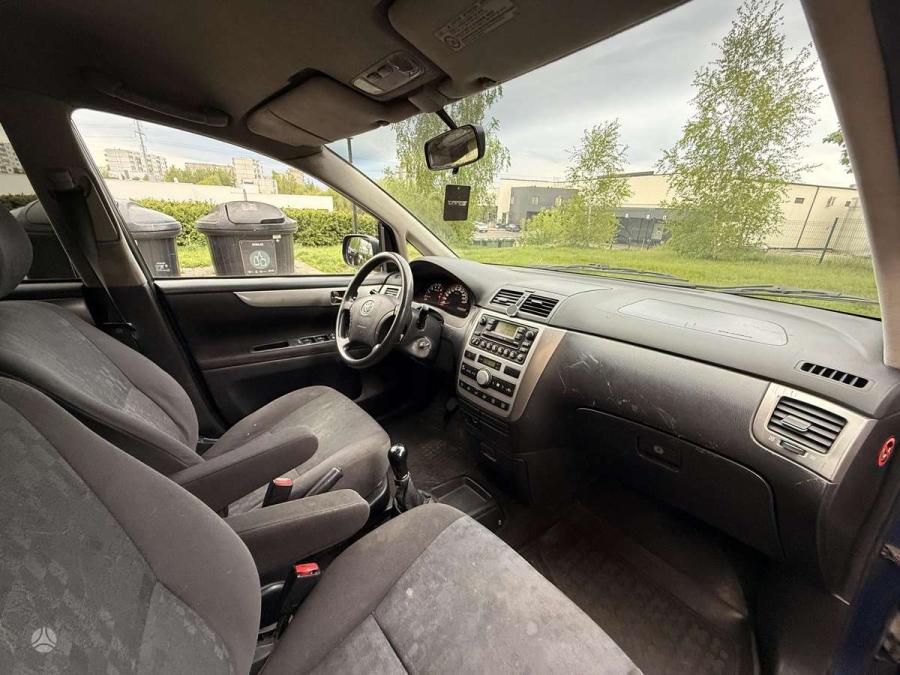 Blue Toyota avensis-verso 2004 in Vilnius, with an engine capacity of 2.00 L and mileage of 418 thousand km for 750 €, photo 7 on AUTOMOTO.COM.LV