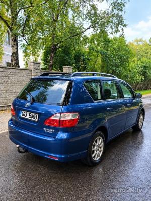 Zils Toyota avensis-verso 2004 Tallina, ar dzinēja tilpumu 2.00 L un nobraukumu 444 tūkst. km par 1700 €, foto 3 vietnē AUTOMOTO.COM.LV