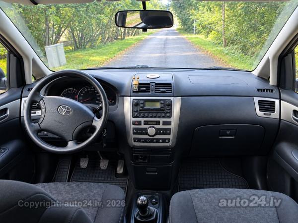 Toyota avensis-verso 2004 Tallina vietnē Zils Toyota avensis-verso 2004 Tallina, ar dzinēja tilpumu 2.00 L un nobraukumu 444 tūkst. km par 1700 €, foto 9 vietnē AUTOMOTO.COM.LV