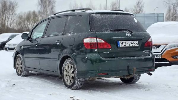 Green Toyota avensis-verso 2004 in Jelgava, with an engine capacity of 2.00 L and mileage of 401 thousand km for 1990 €, photo 6 on AUTOMOTO.COM.LV
