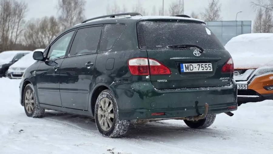 Zaļš Toyota avensis-verso 2004 Jelgava, ar dzinēja tilpumu 2.00 L un nobraukumu 401 tūkst. km par 1990 €, foto 7 vietnē AUTOMOTO.COM.LV