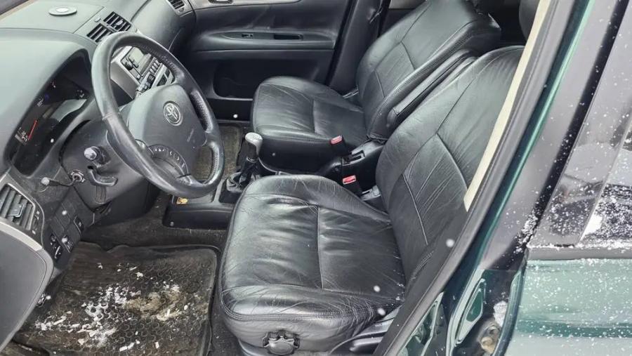 Zaļš Toyota avensis-verso 2004 Jelgava, ar dzinēja tilpumu 2.00 L un nobraukumu 401 tūkst. km par 1990 €, foto 8 vietnē AUTOMOTO.COM.LV