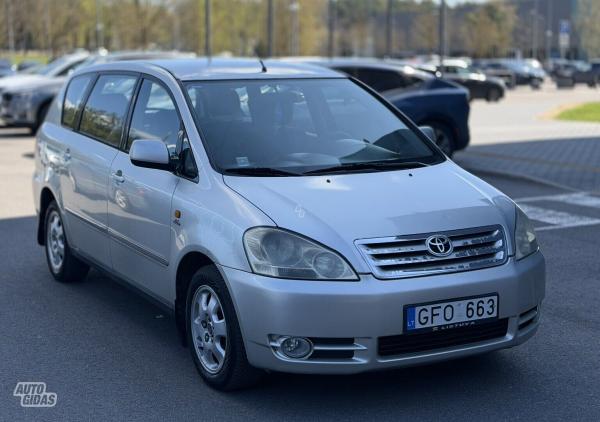 Pelēks Toyota avensis-verso 2003 Viļņa, ar dzinēja tilpumu 2.00 L un nobraukumu 395 tūkst. km par 1150 €, foto 1 vietnē AUTOMOTO.COM.LV
