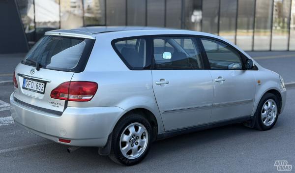 Pelēks Toyota avensis-verso 2003 Viļņa, ar dzinēja tilpumu 2.00 L un nobraukumu 395 tūkst. km par 1150 €, foto 2 vietnē AUTOMOTO.COM.LV