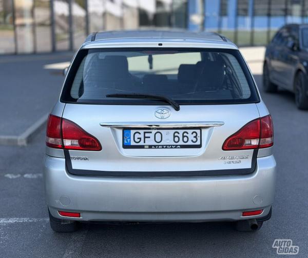 Pelēks Toyota avensis-verso 2003 Viļņa, ar dzinēja tilpumu 2.00 L un nobraukumu 395 tūkst. km par 1150 €, foto 3 vietnē AUTOMOTO.COM.LV