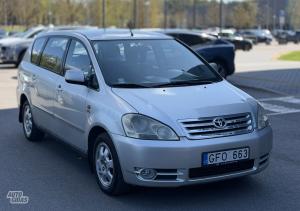 Pelēks Toyota avensis-verso 2003 Viļņa, ar dzinēja tilpumu 2.00 L un nobraukumu 395 tūkst. km par 1150 €, foto  vietnē AUTOMOTO.COM.LV