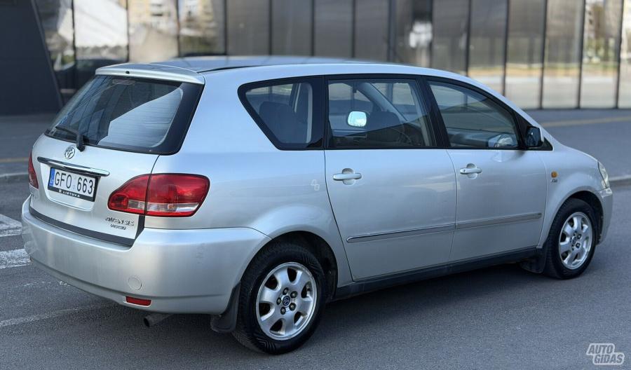 Grey Toyota avensis-verso 2003 in Vilnius, with an engine capacity of 2.00 L and mileage of 395 thousand km for 1150 €, photo 3 on AUTOMOTO.COM.LV