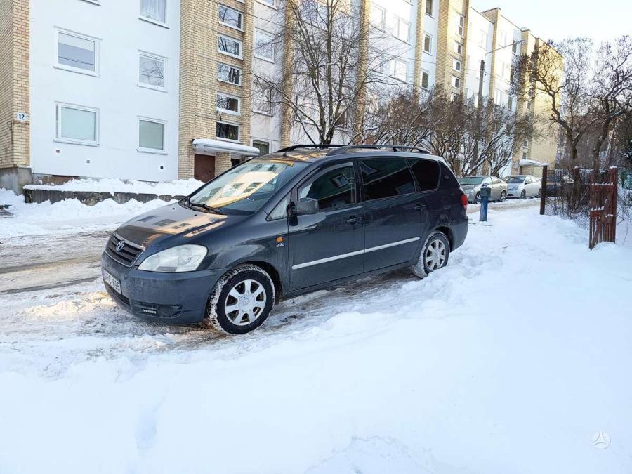 Серый Тойота Авенсис Версо 2002 в Вильнюс, объемом двигателя 2.00 л и пробегом 400 тыс. км за 1150 €, фото 3 на AUTOMOTO.COM.LV