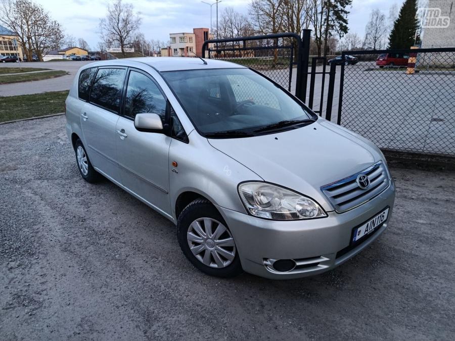 Pelēks Toyota avensis-verso 2002 Joniškis, ar dzinēja tilpumu 2.00 L un nobraukumu 350 tūkst. km par 900 €, foto 1 vietnē AUTOMOTO.COM.LV