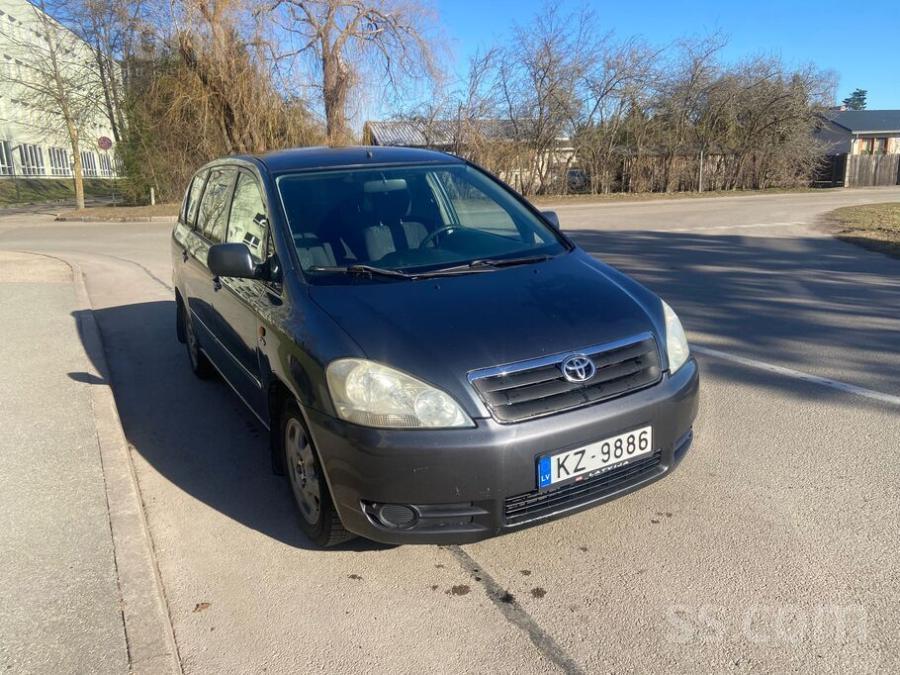 Grey Toyota avensis-verso 2002 in Riga, with an engine capacity of 2.00 L and mileage of 349 thousand km for 1190 €, photo 1 on AUTOMOTO.COM.LV